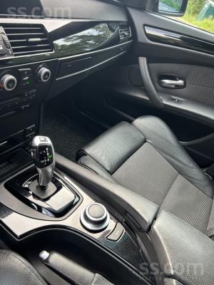 Black BMW 525 2008 in Riga, with an engine capacity of 3.00 L and mileage of 312 thousand km for 8000 €, photo 4 on AUTOMOTO.COM.LV