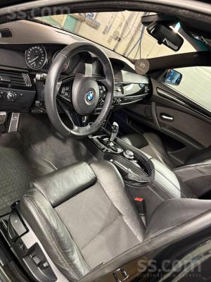 Black BMW 525 2008 in Riga, with an engine capacity of 3.00 L and mileage of 312 thousand km for 8000 €, photo 8 on AUTOMOTO.COM.LV