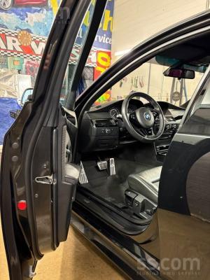 Black BMW 525 2008 in Riga, with an engine capacity of 3.00 L and mileage of 312 thousand km for 8000 €, photo 9 on AUTOMOTO.COM.LV