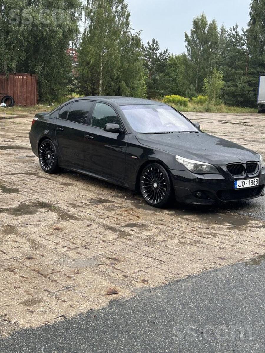 Black BMW 525 2008 in Riga, with an engine capacity of 3.00 L and mileage of 312 thousand km for 8000 €, photo 12 on AUTOMOTO.COM.LV