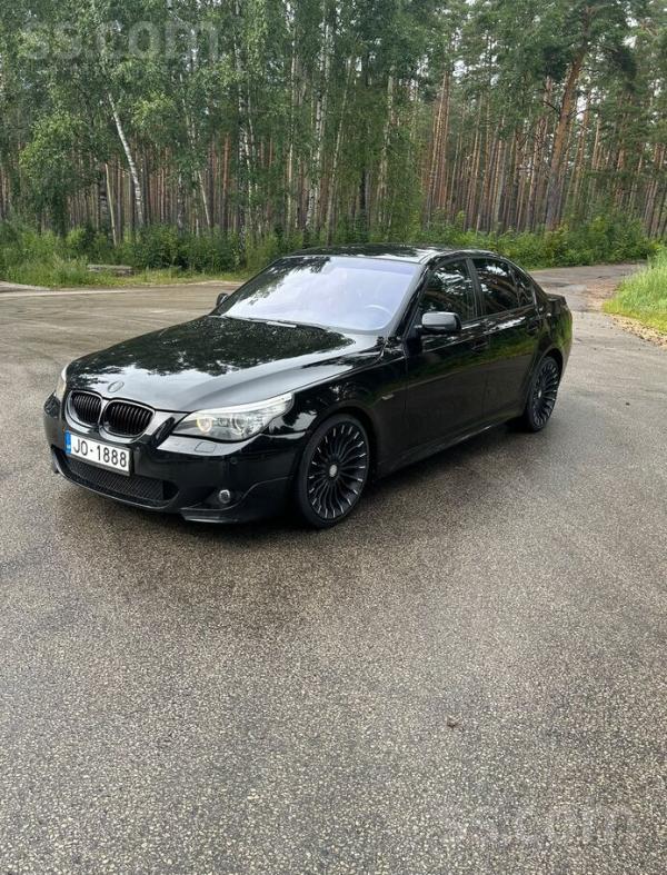 Black BMW 525 2008 in Riga, with an engine capacity of 3.00 L and mileage of 312 thousand km for 7499 €, photo 2 on AUTOMOTO.COM.LV
