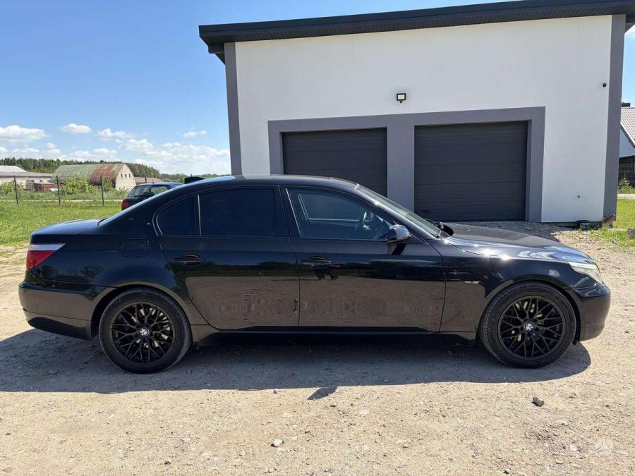 Black BMW 525 2008 in Vilnius, with an engine capacity of 2.99 L and mileage of 0 thousand km for 4800 €, photo 3 on AUTOMOTO.COM.LV