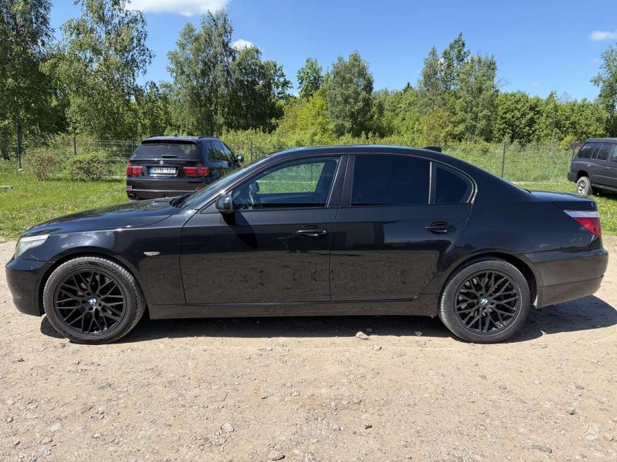 Black BMW 525 2008 in Vilnius, with an engine capacity of 2.99 L and mileage of 0 thousand km for 4800 €, photo 4 on AUTOMOTO.COM.LV