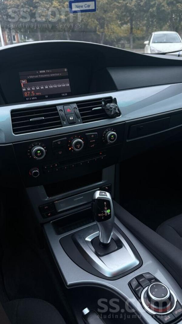 Melns BMW 525 2008 Rīga, ar dzinēja tilpumu 3.00 L un nobraukumu 330 tūkst. km par 4000 €, foto 8 vietnē AUTOMOTO.COM.LV