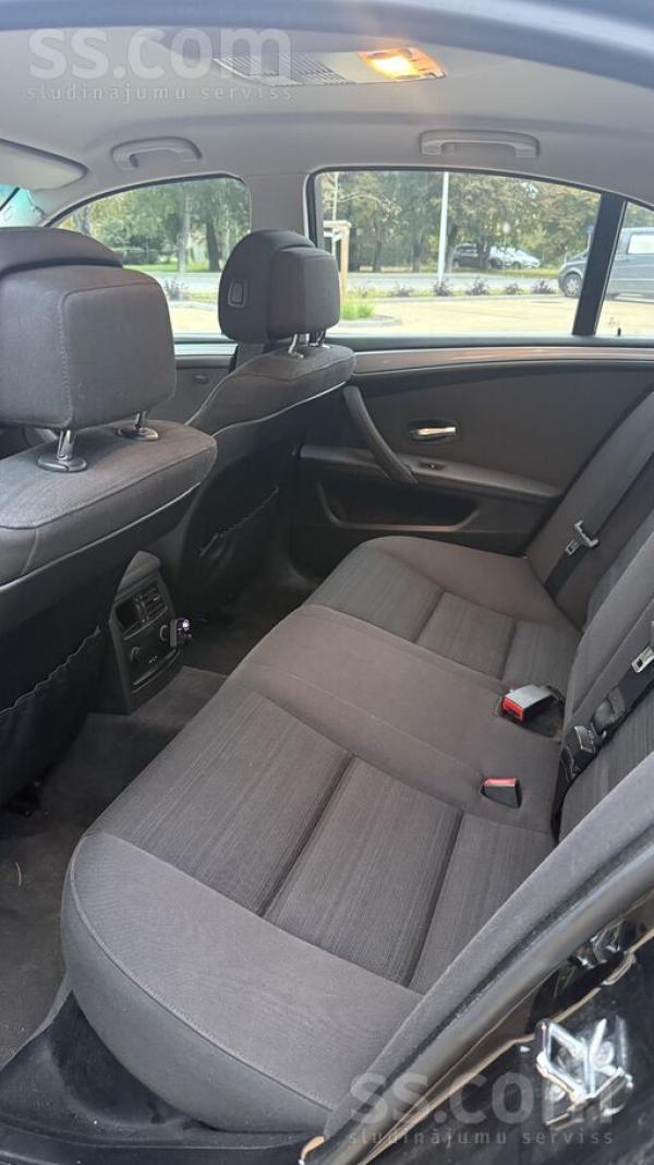 Melns BMW 525 2008 Rīga, ar dzinēja tilpumu 3.00 L un nobraukumu 330 tūkst. km par 4000 €, foto 9 vietnē AUTOMOTO.COM.LV
