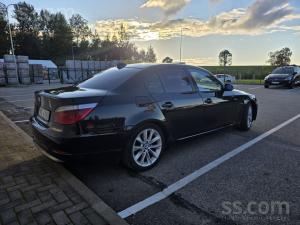 Black BMW 525 2008 in Riga, with an engine capacity of 3.00 L and mileage of 0 thousand km for 7300 €, photo 4 on AUTOMOTO.COM.LV