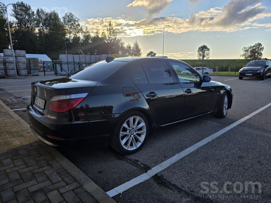 Black BMW 525 2008 in Riga, with an engine capacity of 3.00 L and mileage of 0 thousand km for 7300 €, photo 4 on AUTOMOTO.COM.LV