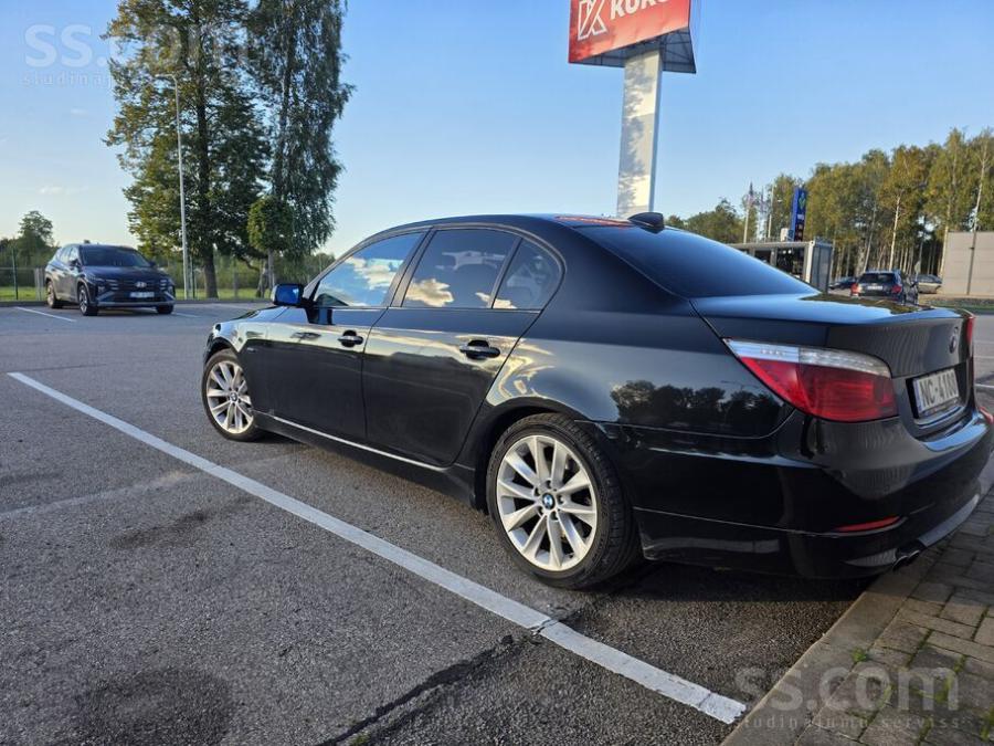Black BMW 525 2008 in Riga, with an engine capacity of 3.00 L and mileage of 0 thousand km for 7300 €, photo 5 on AUTOMOTO.COM.LV