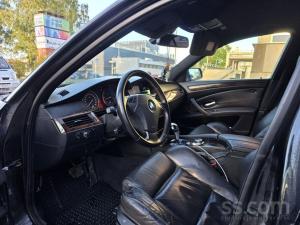 Black BMW 525 2008 in Riga, with an engine capacity of 3.00 L and mileage of 0 thousand km for 7300 €, photo 10 on AUTOMOTO.COM.LV