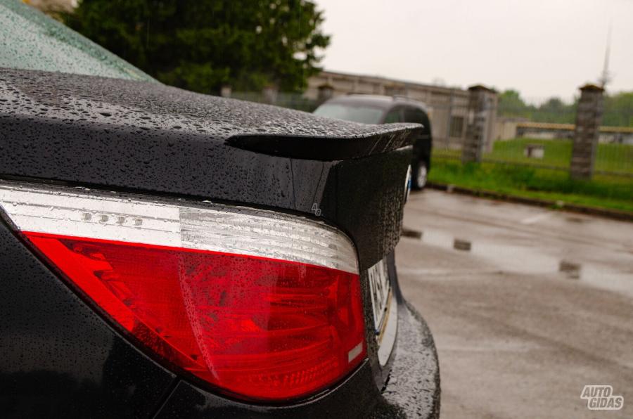 Melns BMW 525 2009 Kauņa, ar dzinēja tilpumu 3.00 L un nobraukumu 309 tūkst. km par 5000 €, foto 6 vietnē AUTOMOTO.COM.LV