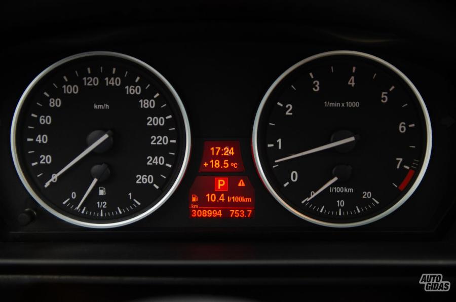 Melns BMW 525 2009 Kauņa, ar dzinēja tilpumu 3.00 L un nobraukumu 309 tūkst. km par 5000 €, foto 12 vietnē AUTOMOTO.COM.LV