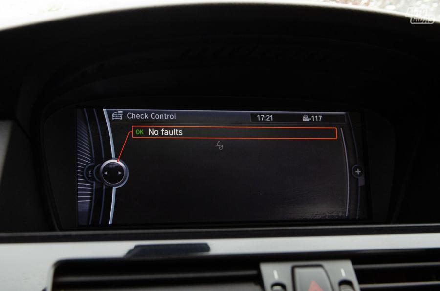 Melns BMW 525 2009 Kauņa, ar dzinēja tilpumu 3.00 L un nobraukumu 309 tūkst. km par 5000 €, foto 13 vietnē AUTOMOTO.COM.LV