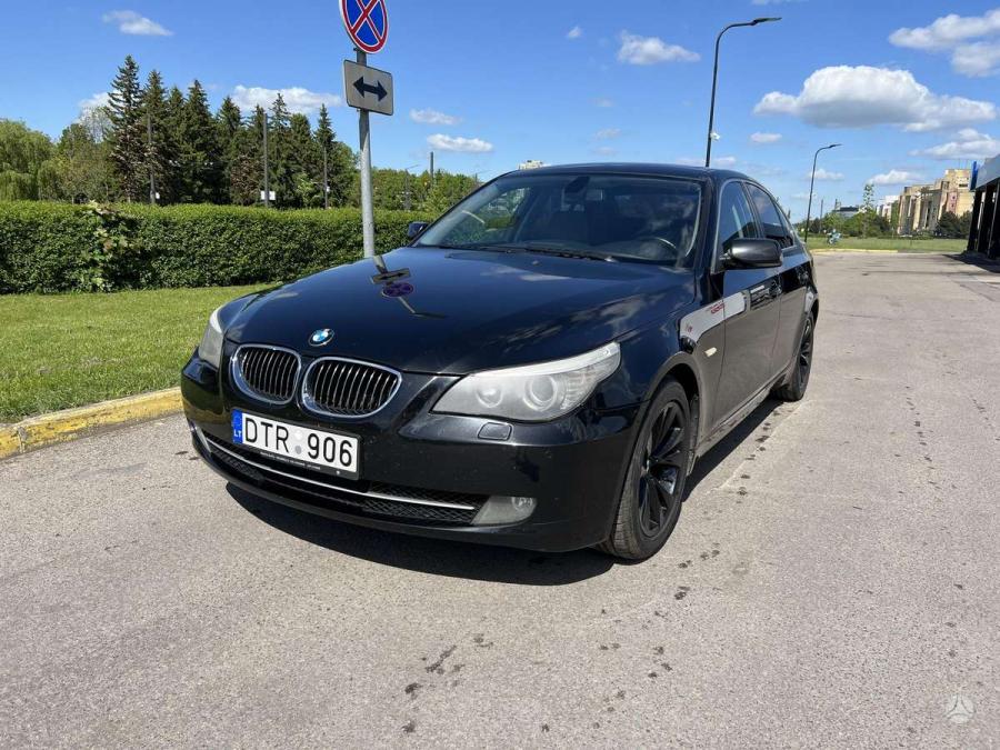 Black BMW 525 2009 in Kaunas, with an engine capacity of 2.99 L and mileage of 345 thousand km for 5100 €, photo 1 on AUTOMOTO.COM.LV