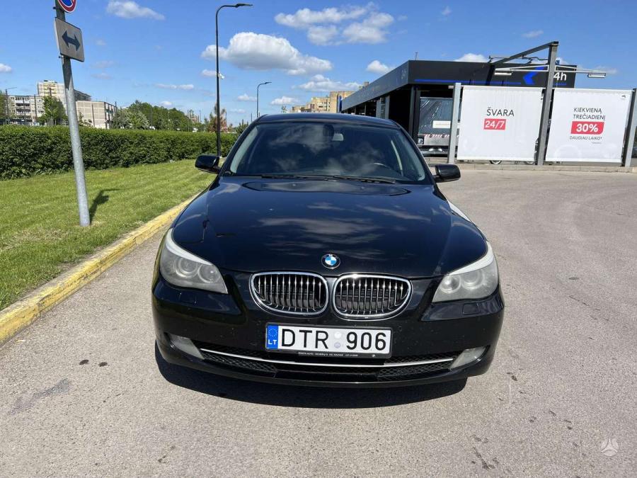 Black BMW 525 2009 in Kaunas, with an engine capacity of 2.99 L and mileage of 345 thousand km for 5100 €, photo 3 on AUTOMOTO.COM.LV
