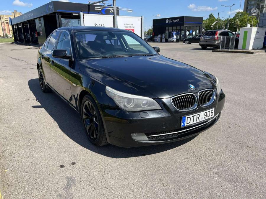 Black BMW 525 2009 in Kaunas, with an engine capacity of 2.99 L and mileage of 345 thousand km for 5100 €, photo 4 on AUTOMOTO.COM.LV