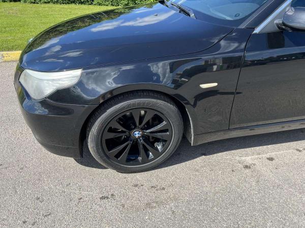 Black BMW 525 2009 in Kaunas, with an engine capacity of 2.99 L and mileage of 345 thousand km for 5100 €, photo 5 on AUTOMOTO.COM.LV