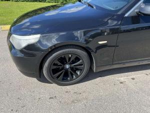 Black BMW 525 2009 in Kaunas, with an engine capacity of 2.99 L and mileage of 345 thousand km for 5100 €, photo 5 on AUTOMOTO.COM.LV