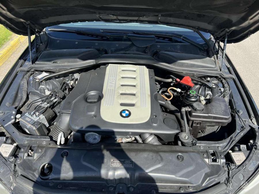 Black BMW 525 2009 in Kaunas, with an engine capacity of 2.99 L and mileage of 345 thousand km for 5100 €, photo 13 on AUTOMOTO.COM.LV