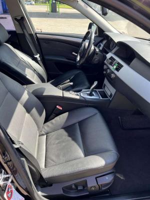 Black BMW 525 2009 in Kaunas, with an engine capacity of 2.99 L and mileage of 345 thousand km for 5100 €, photo 18 on AUTOMOTO.COM.LV