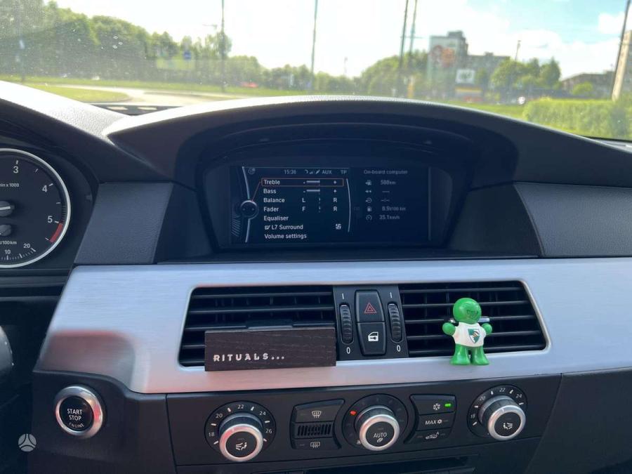 Black BMW 525 2009 in Kaunas, with an engine capacity of 2.99 L and mileage of 345 thousand km for 5100 €, photo 22 on AUTOMOTO.COM.LV