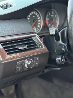 Black BMW 525 2009 in Alytus, with an engine capacity of 3.00 L and mileage of 493 thousand km for 4100 €, photo 21 on AUTOMOTO.COM.LV