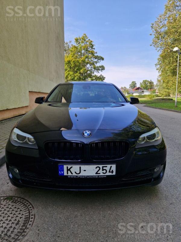 Black BMW 525 2010 in Ogre, with an engine capacity of 3.00 L and mileage of 353 thousand km for 8200 €, photo 2 on AUTOMOTO.COM.LV