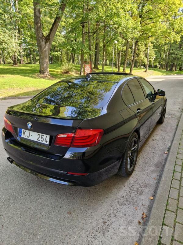 Black BMW 525 2010 in Ogre, with an engine capacity of 3.00 L and mileage of 353 thousand km for 8200 €, photo 4 on AUTOMOTO.COM.LV
