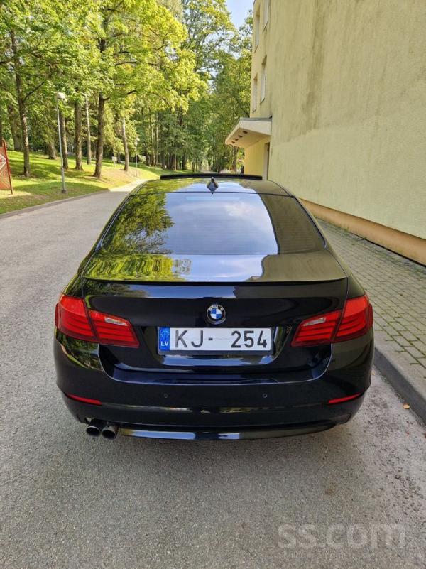 Black BMW 525 2010 in Ogre, with an engine capacity of 3.00 L and mileage of 353 thousand km for 8200 €, photo 5 on AUTOMOTO.COM.LV