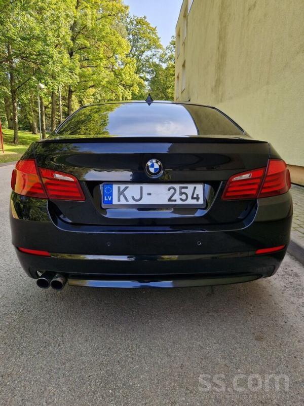 Black BMW 525 2010 in Ogre, with an engine capacity of 3.00 L and mileage of 353 thousand km for 8200 €, photo 6 on AUTOMOTO.COM.LV