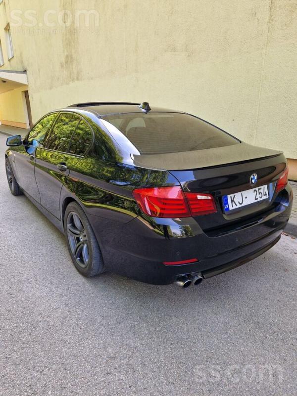 Black BMW 525 2010 in Ogre, with an engine capacity of 3.00 L and mileage of 353 thousand km for 8200 €, photo 7 on AUTOMOTO.COM.LV