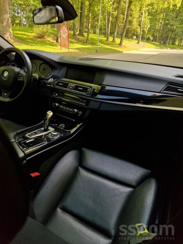Black BMW 525 2010 in Ogre, with an engine capacity of 3.00 L and mileage of 353 thousand km for 8200 €, photo 10 on AUTOMOTO.COM.LV