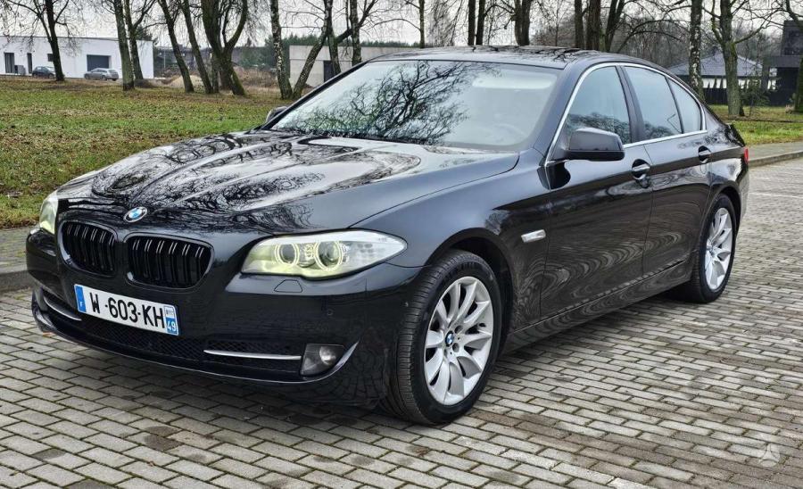 Melns BMW 525 2010 Tauragė, ar dzinēja tilpumu 2.99 L un nobraukumu 220 tūkst. km par 9800 €, foto 1 vietnē AUTOMOTO.COM.LV