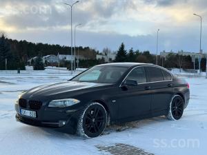Melns BMW 525 2010 Rīga, ar dzinēja tilpumu 3.00 L un nobraukumu 297 tūkst. km par 9750 €, foto 3 vietnē AUTOMOTO.COM.LV