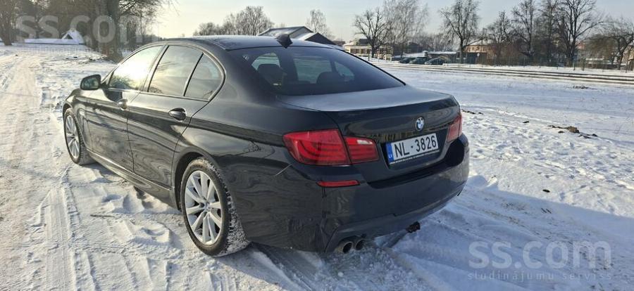 Black BMW 525 2010 in Cesis, with an engine capacity of 3.00 L and mileage of 289 thousand km for 10250 €, photo 4 on AUTOMOTO.COM.LV