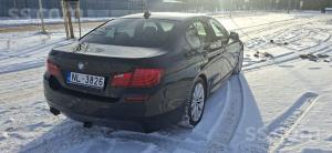Black BMW 525 2010 in Cesis, with an engine capacity of 3.00 L and mileage of 289 thousand km for 10250 €, photo 5 on AUTOMOTO.COM.LV