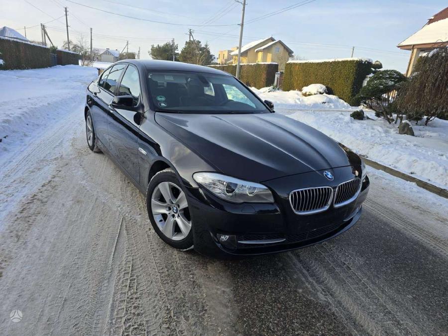 Black BMW 525 2010 in Kedainiai, with an engine capacity of 3.00 L and mileage of 310 thousand km for 6700 €, photo 1 on AUTOMOTO.COM.LV