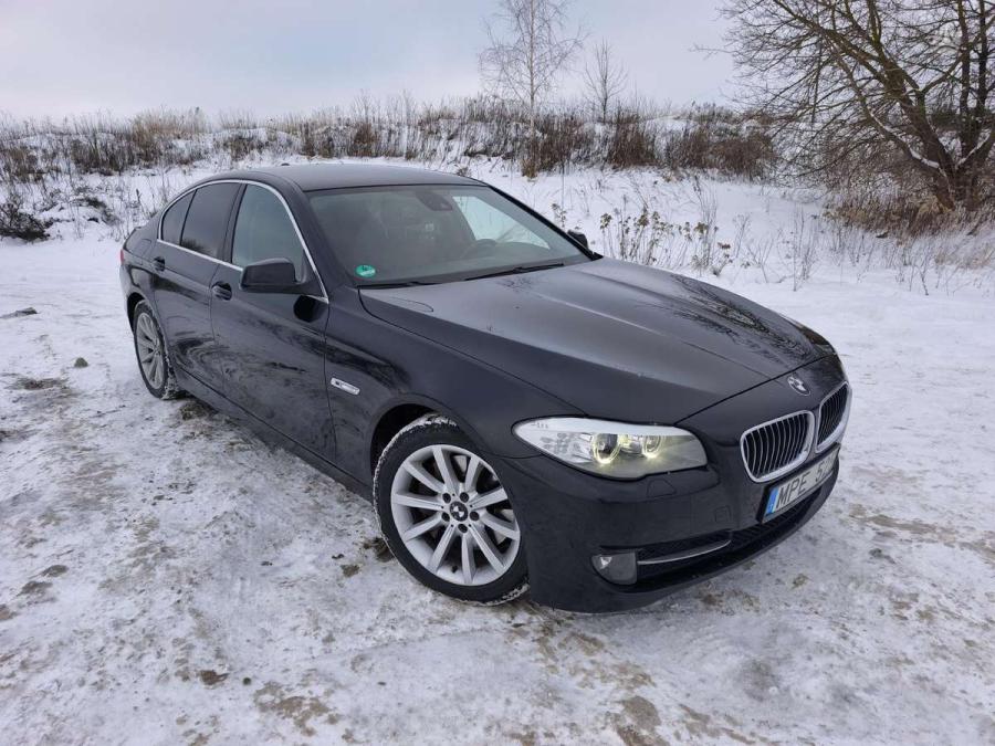 Black BMW 525 2010 in Vilnius, with an engine capacity of 2.99 L and mileage of 302 thousand km for 8300 €, photo 1 on AUTOMOTO.COM.LV