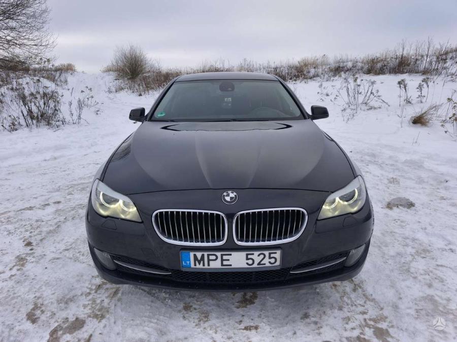 Black BMW 525 2010 in Vilnius, with an engine capacity of 2.99 L and mileage of 302 thousand km for 8300 €, photo 3 on AUTOMOTO.COM.LV