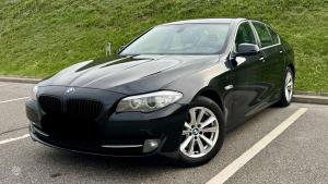 Melns BMW 525 2010 Viļņa, ar dzinēja tilpumu 2.99 L un nobraukumu 319 tūkst. km par 6500 €, foto  vietnē AUTOMOTO.COM.LV