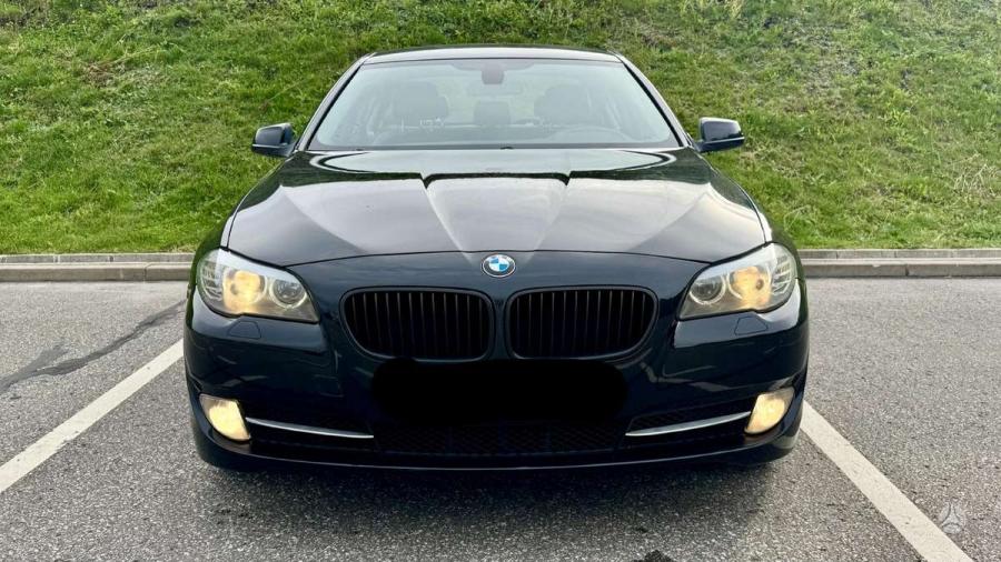 Melns BMW 525 2010 Viļņa, ar dzinēja tilpumu 2.99 L un nobraukumu 319 tūkst. km par 6500 €, foto 3 vietnē AUTOMOTO.COM.LV