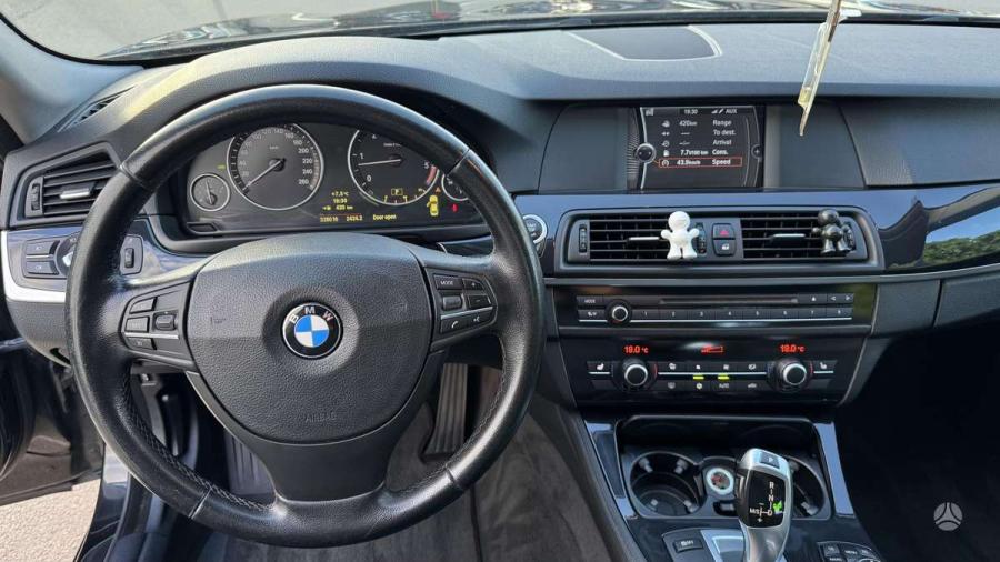 Melns BMW 525 2010 Viļņa, ar dzinēja tilpumu 2.99 L un nobraukumu 319 tūkst. km par 6500 €, foto 9 vietnē AUTOMOTO.COM.LV