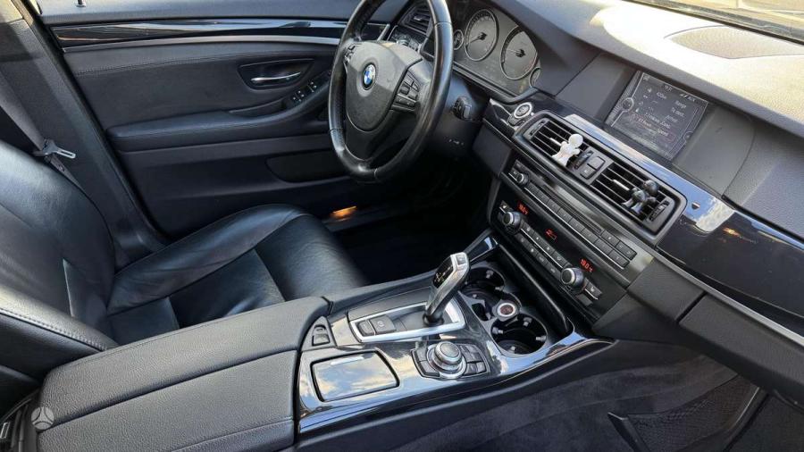 Melns BMW 525 2010 Viļņa, ar dzinēja tilpumu 2.99 L un nobraukumu 319 tūkst. km par 6500 €, foto 11 vietnē AUTOMOTO.COM.LV