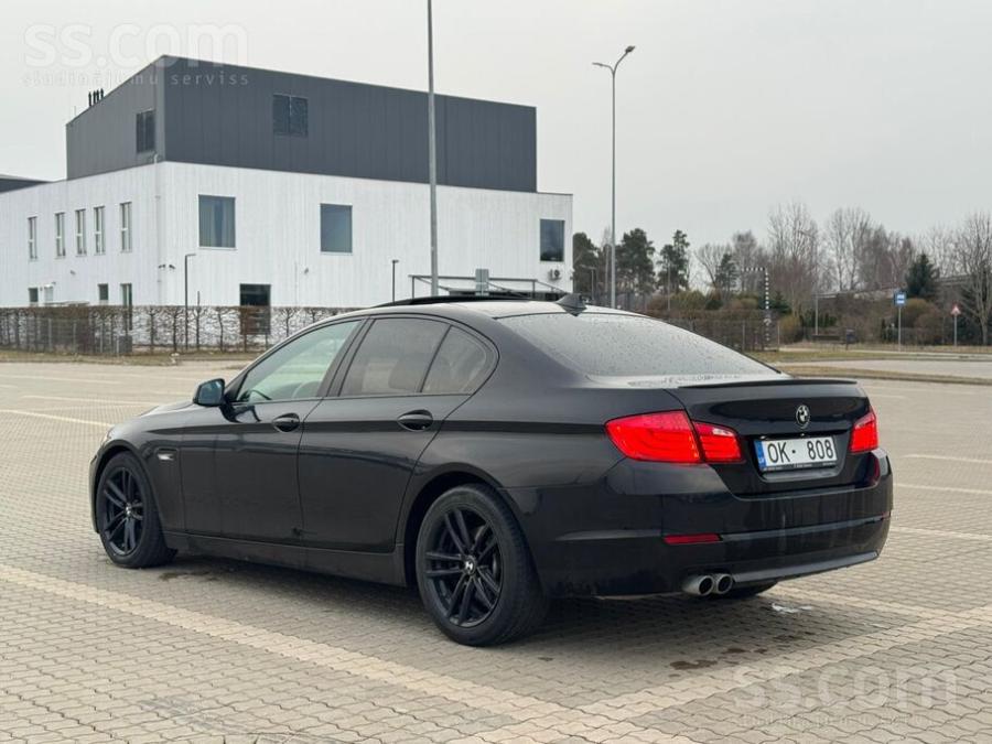 Melns BMW 525 2010 Rīga, ar dzinēja tilpumu 3.00 L un nobraukumu 299 tūkst. km par 8750 €, foto 2 vietnē AUTOMOTO.COM.LV