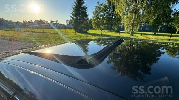 Black BMW 525 2010 in Riga, with an engine capacity of 3.00 L and mileage of 302 thousand km for 8499 €, photo 7 on AUTOMOTO.COM.LV