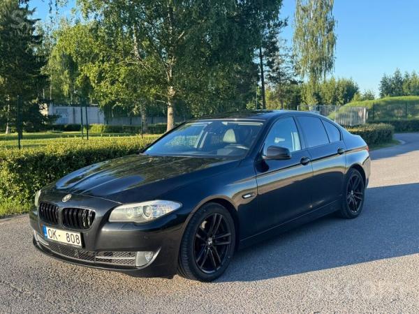 Black BMW 525 2010 in Riga, with an engine capacity of 3.00 L and mileage of 302 thousand km for 8200 €, photo 1 on AUTOMOTO.COM.LV