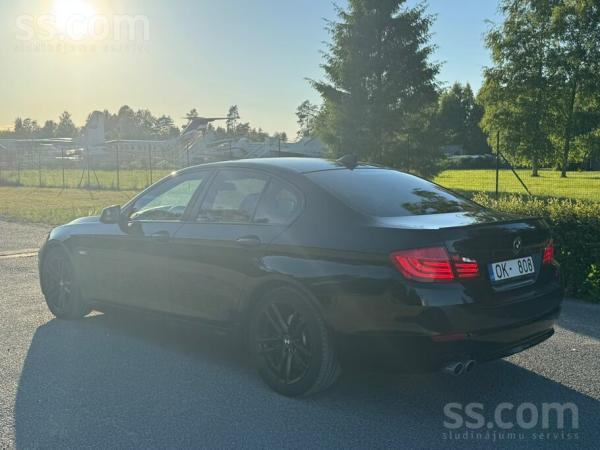 Black BMW 525 2010 in Riga, with an engine capacity of 3.00 L and mileage of 302 thousand km for 8200 €, photo 3 on AUTOMOTO.COM.LV