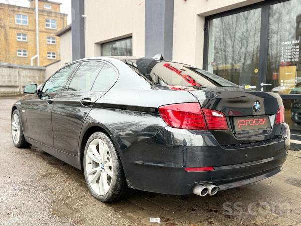 Черный БМВ 525 2010 в Рига, объемом двигателя 3.00 л и пробегом 329 тыс. км за 7990 €, фото 4 на AUTOMOTO.COM.LV