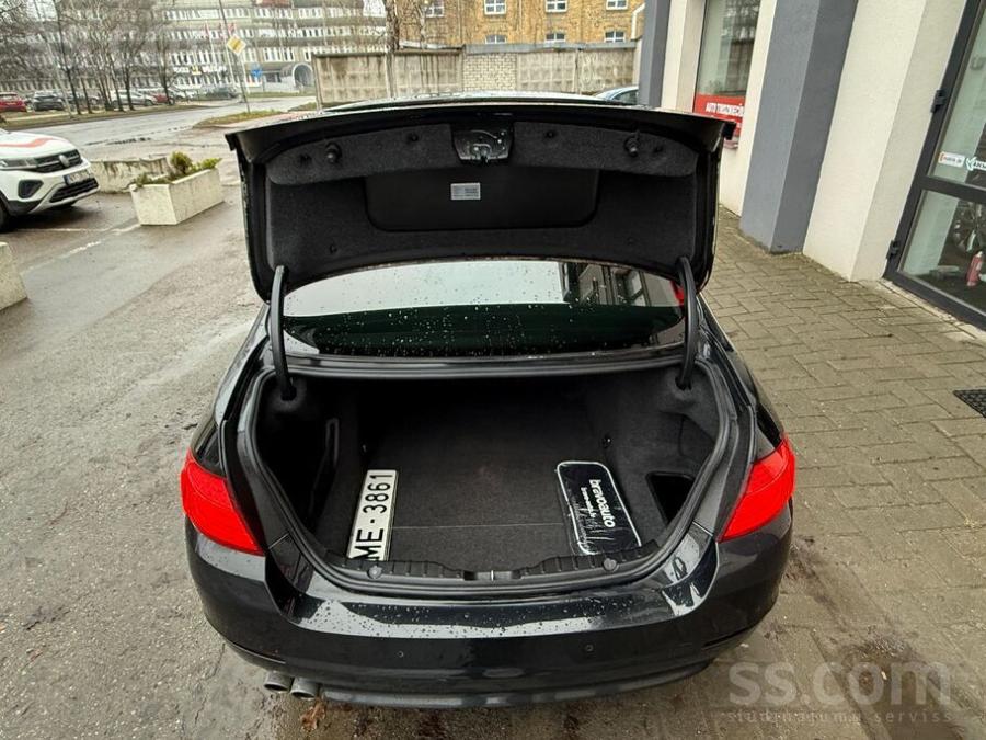 Melns BMW 525 2010 Rīga, ar dzinēja tilpumu 3.00 L un nobraukumu 329 tūkst. km par 7990 €, foto 10 vietnē AUTOMOTO.COM.LV