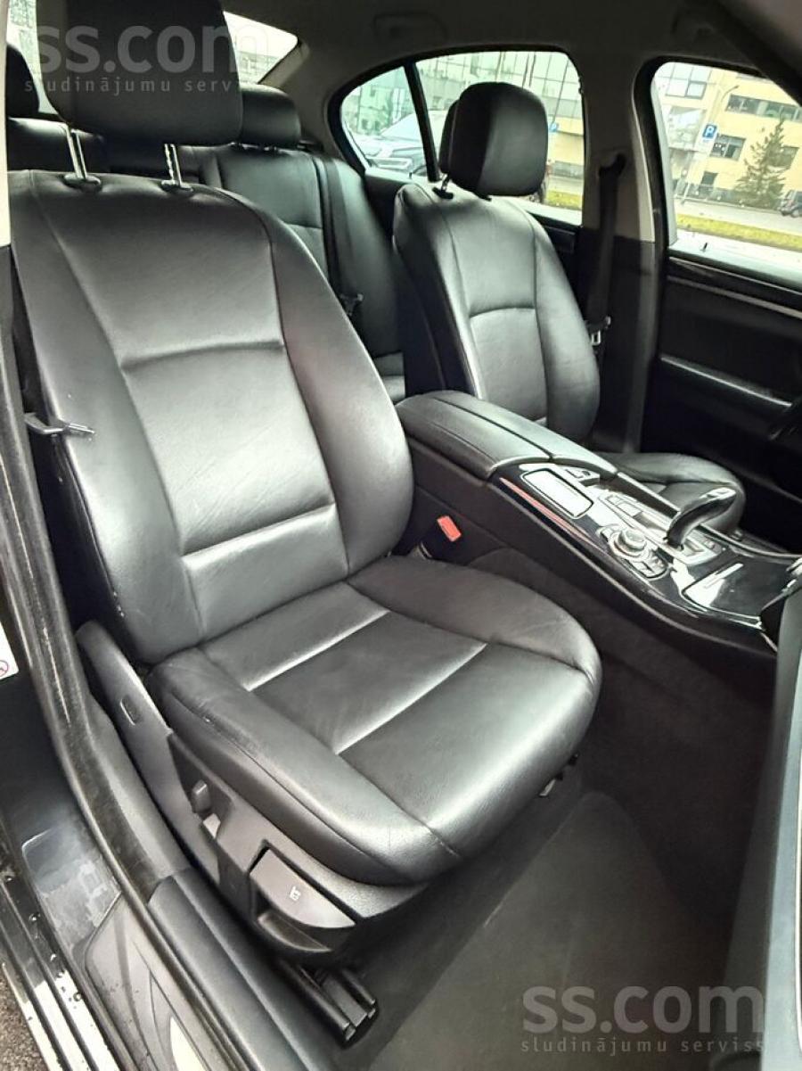 Melns BMW 525 2010 Rīga, ar dzinēja tilpumu 3.00 L un nobraukumu 329 tūkst. km par 7990 €, foto 13 vietnē AUTOMOTO.COM.LV