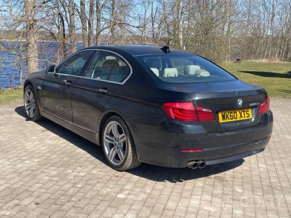 Melns BMW 525 2010 Balvi, ar dzinēja tilpumu 3.00 L un nobraukumu 0 tūkst. km par 4000 €, foto 5 vietnē AUTOMOTO.COM.LV